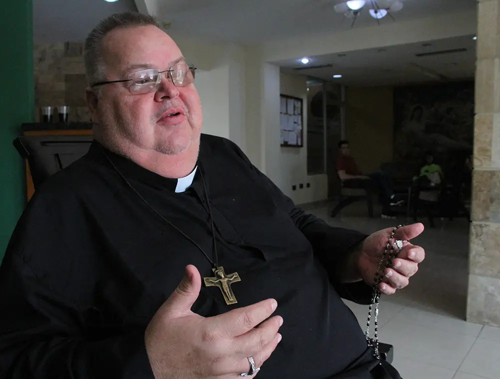 Exclusiva: Esta es la misión del padre Roberto Sipols