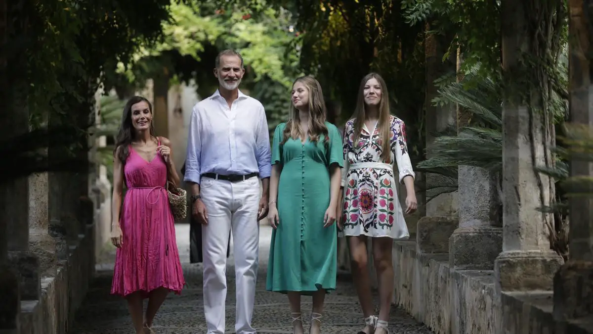Con esta imagen la familia real española inaugura el verano - Nuevo Día