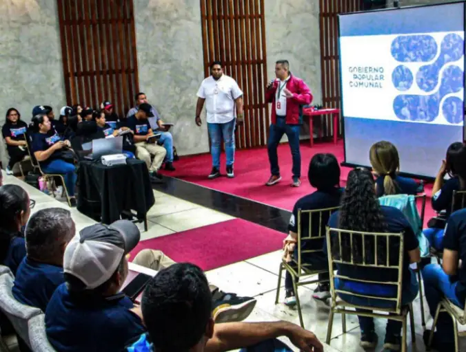 Poder comunal recibe formación del Sistema de Gobierno Comunal